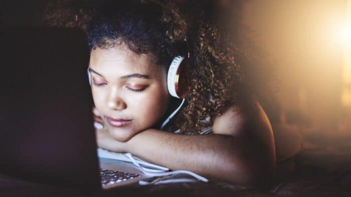 Curation: How Much Average Screen Time is Good for Teens?